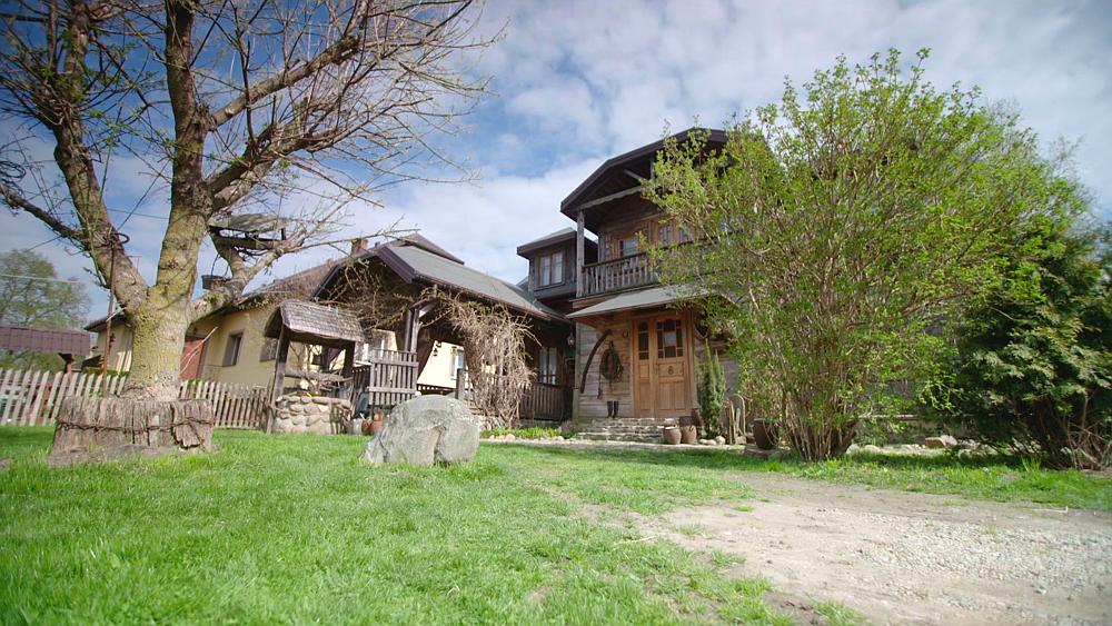 Daleko od miasta 9 (5) - serial dokumentalny